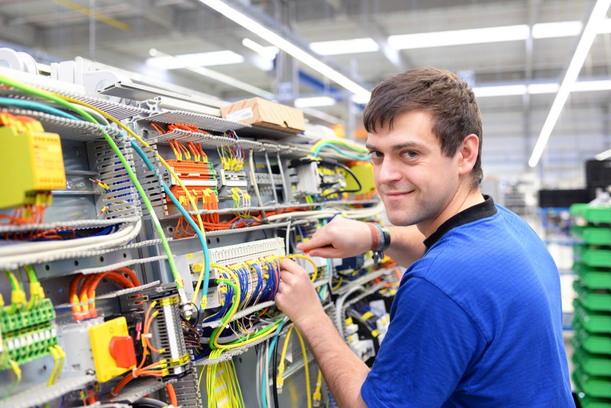 Elektroniker für Betriebstechnik: Ausbildung Gehalt Studium Perspektive ...